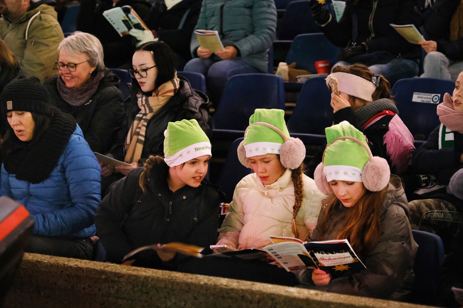 Rund 12.000 Menschen beim zweiten Stadionsingen in Hannover